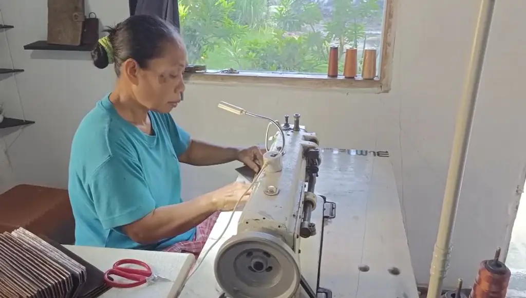 Student from Cilacap Turns Banana Waste into Handicrafts | Telkom