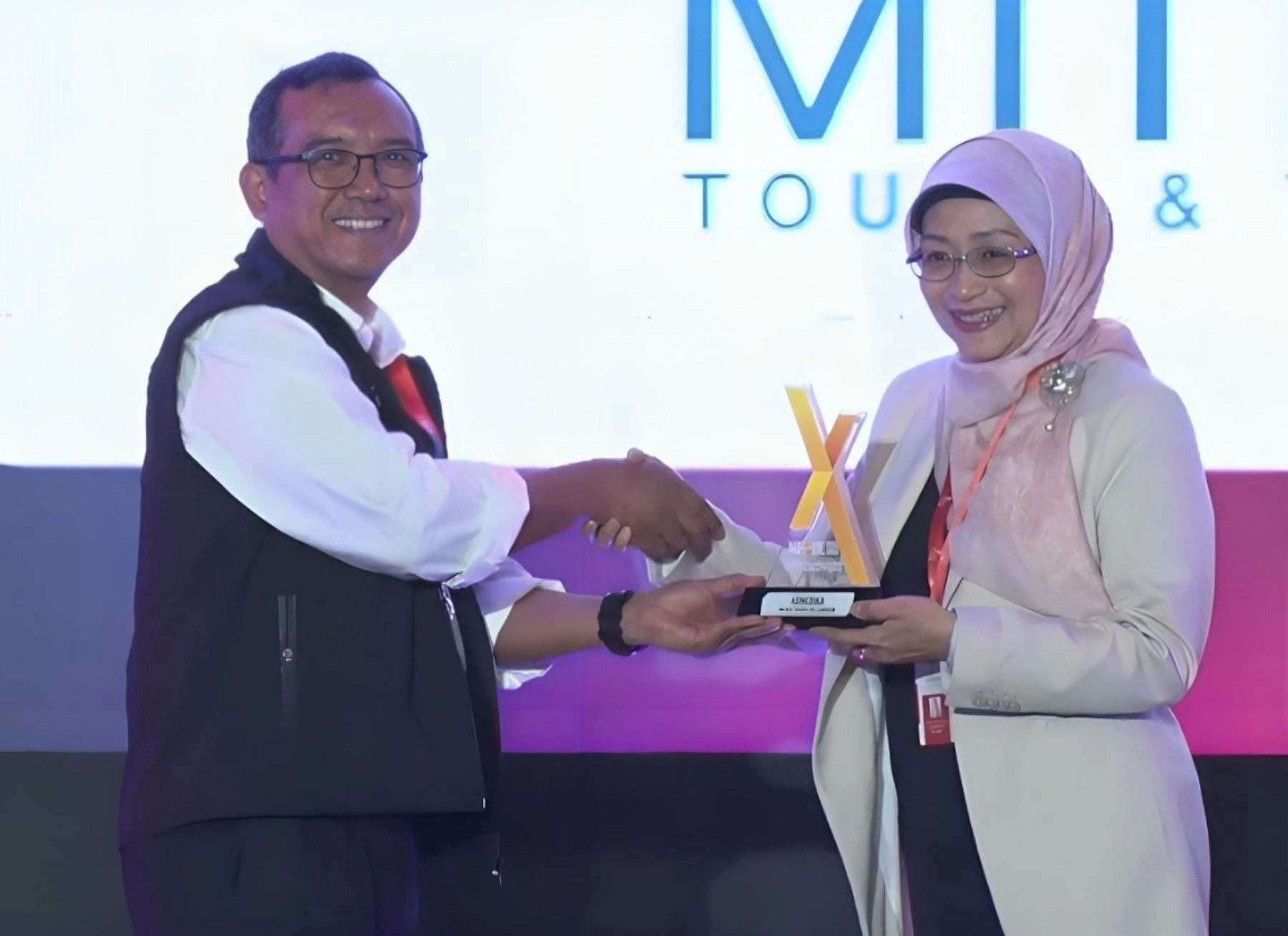 Telkom | Kerja Sama AdMedika dan Good Doctor Raih Penghargaan di Next ...