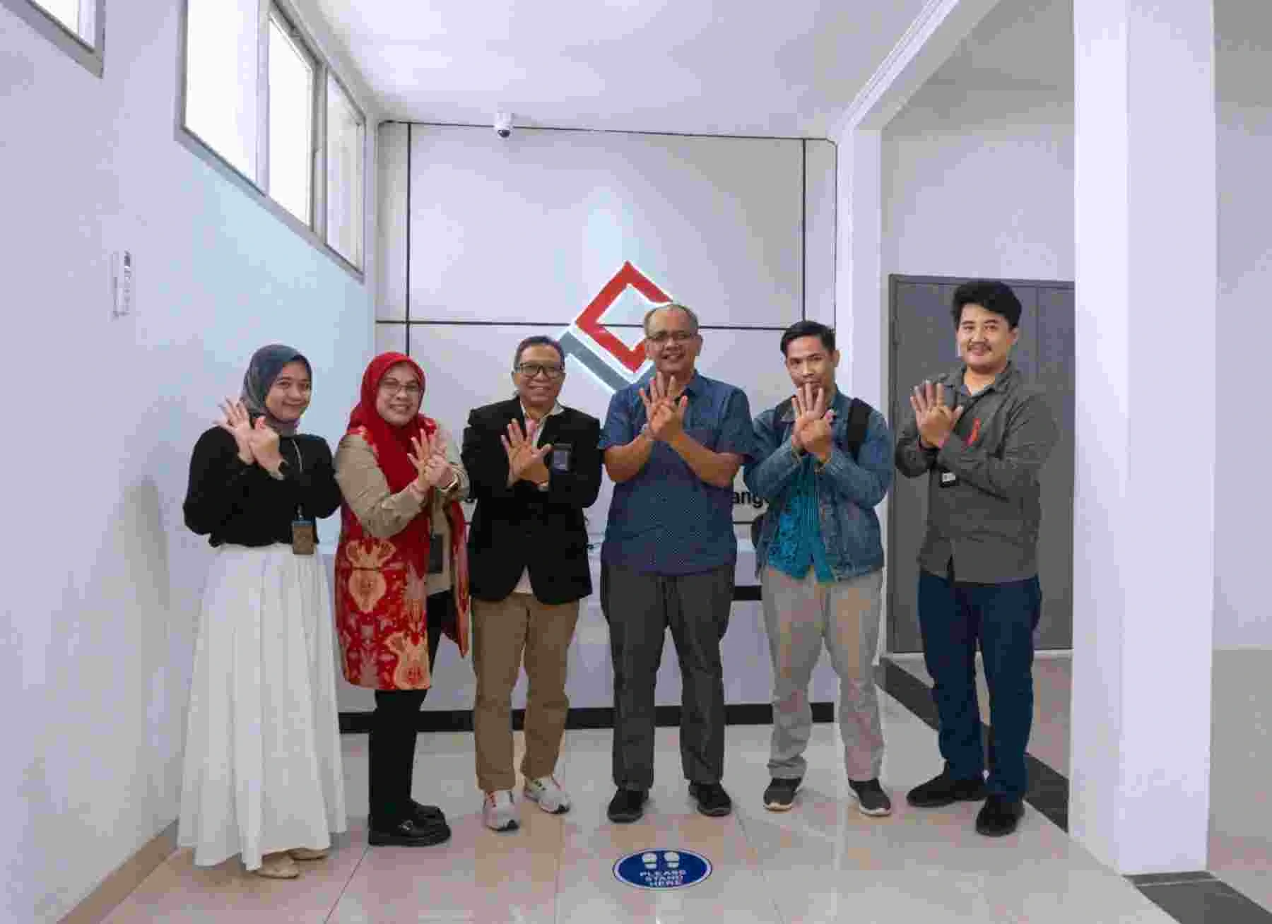 Telkom | NeuCentrIX Cirebon Perkuat Digitalisasi RS Dadi Keluarga Ciamis